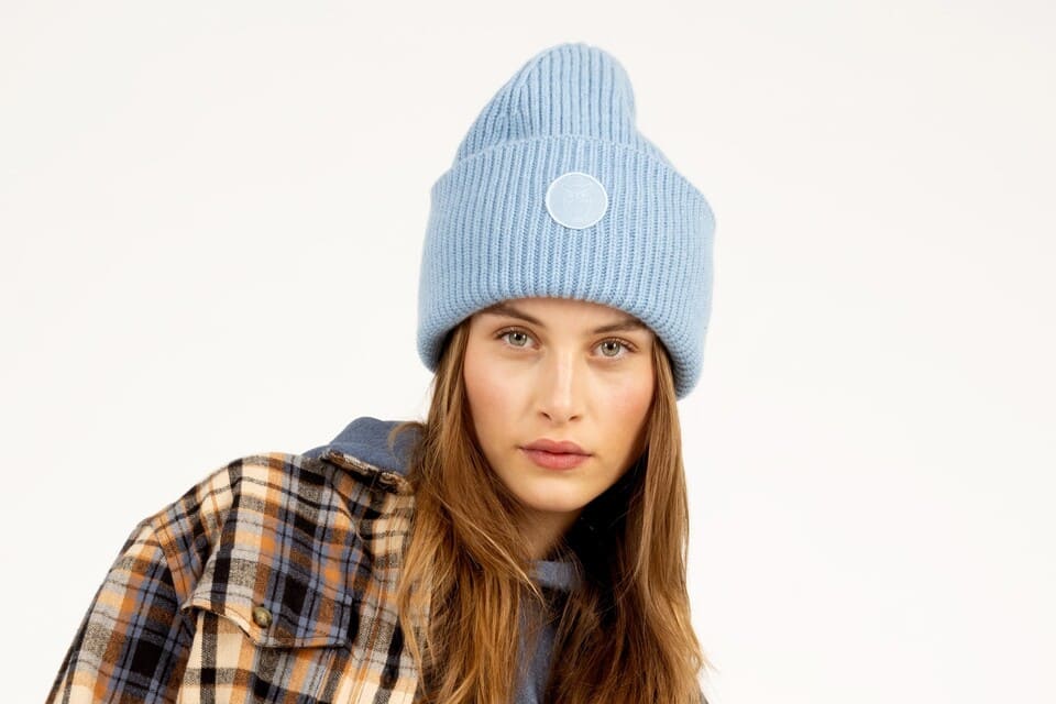 Tous les différents types de bonnets femme 2025 - Sneakeys