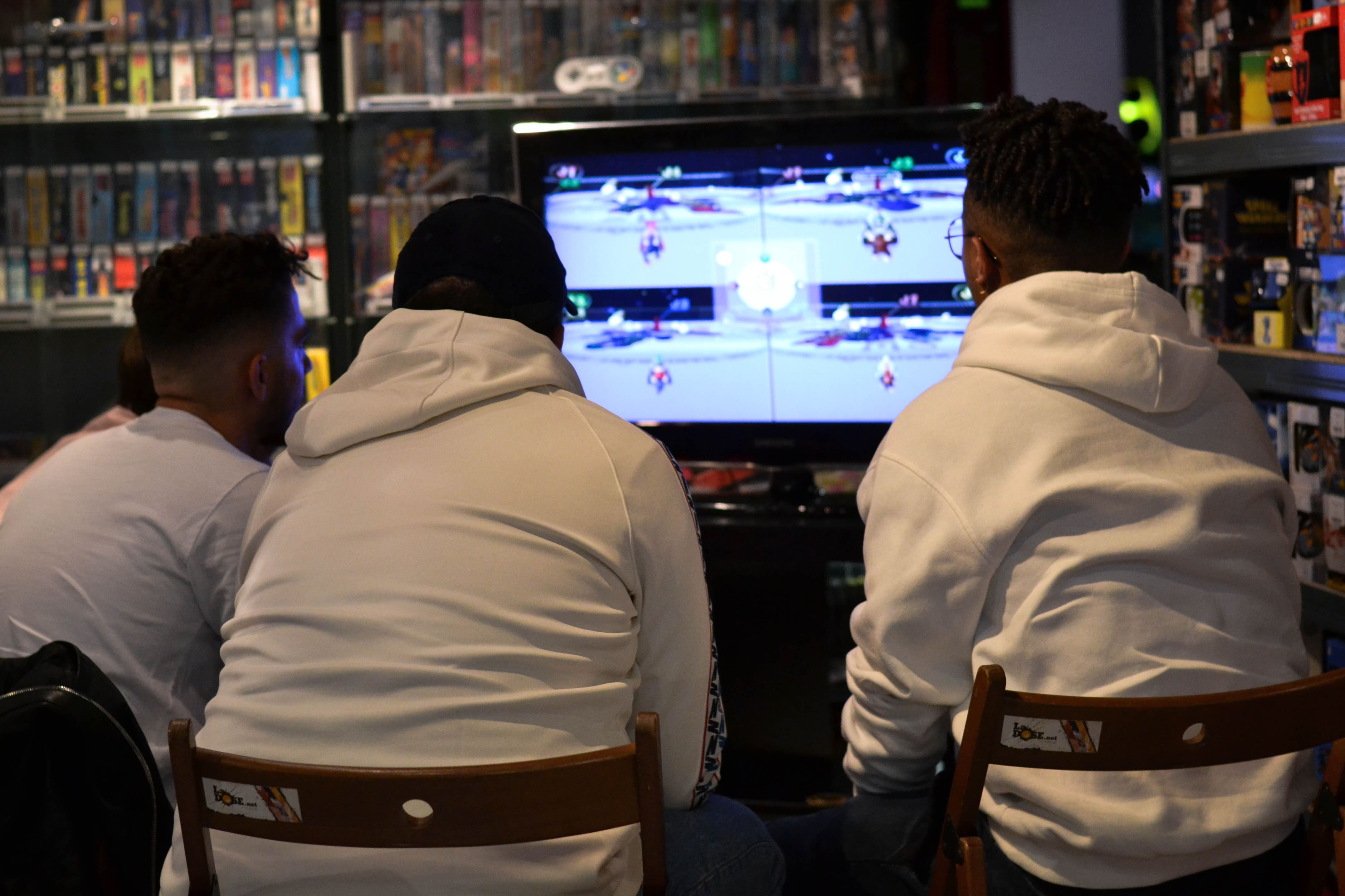 Récap photo de la soirée Retro Gaming Fskorp à Gamespirit Lyon - Sneakeys